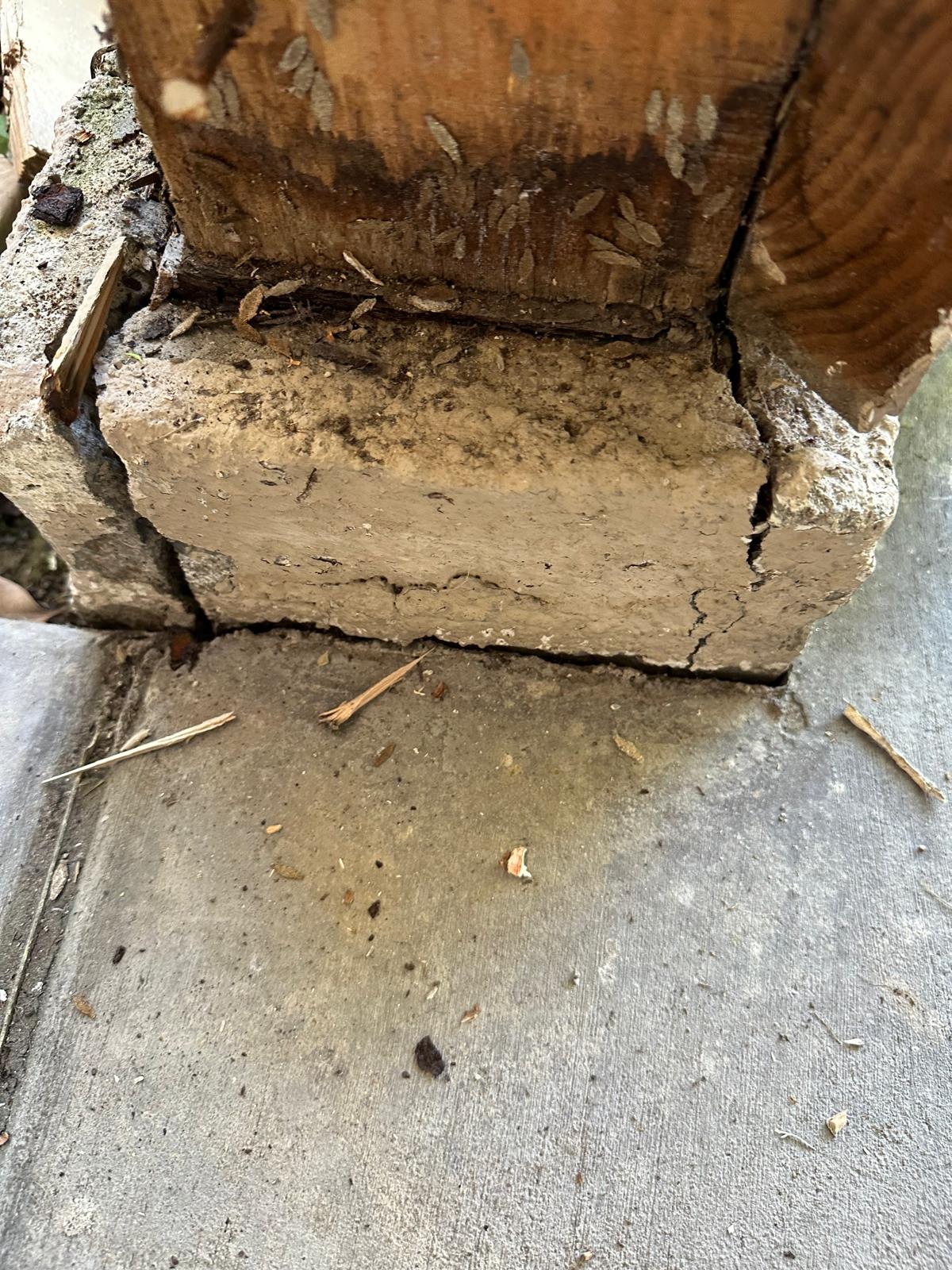 8722 Beckenham F Concrete base and post
