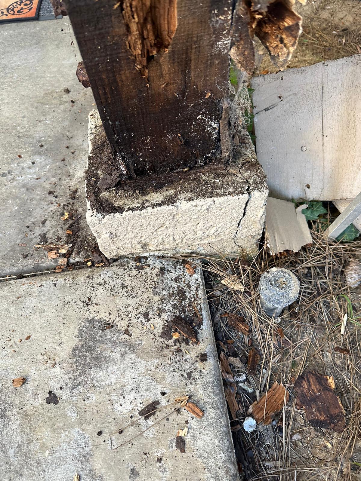 8722 Beckenham F Concrete base and post